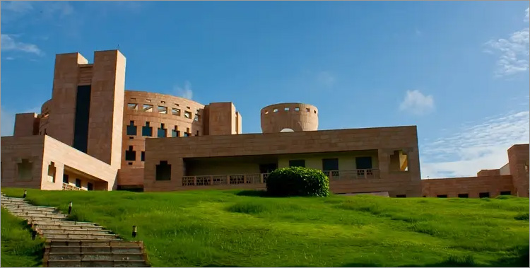 ISB Hyderabad MBA PGDM: Courses, Fees, Admission 2025, Placements, Ranking